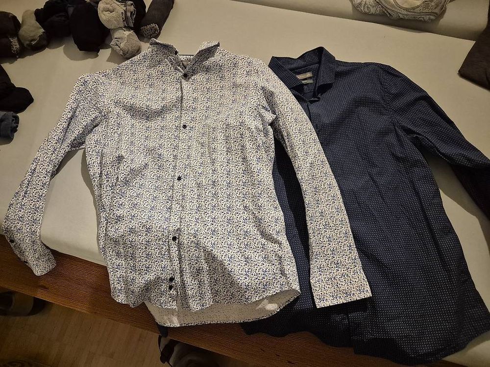 Hemden Slim Fit XL / 43-44 (Gebraucht) in Schaffhausen für CHF 5 – mit ...