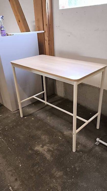 Stehtisch mit 4 Barhockern (Gebraucht) in Luzern für CHF 130 – nur ...