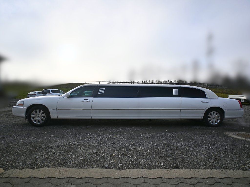 Lincoln Town Car Stretchlimousine – V8 Power für Events & Au (Gebraucht ...