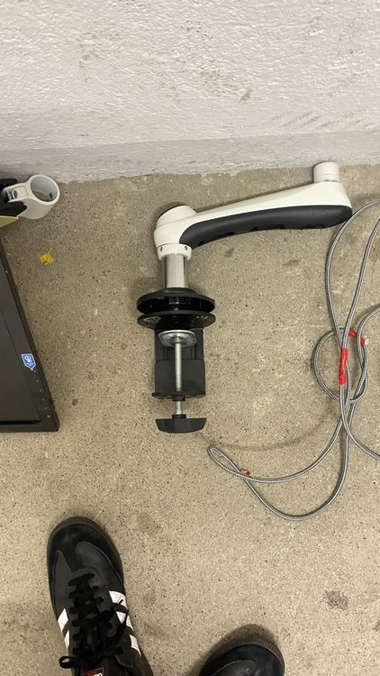 27 inch LCD Monitor with Monitorarm (Xantron) (Gebraucht) in Zürich für ...