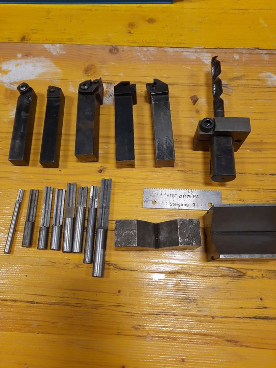 Drehstahlhalter, Spannpratzen, Werkzeuge, zvei prizmen (Gebraucht) in Unterterzen für CHF 50 ...