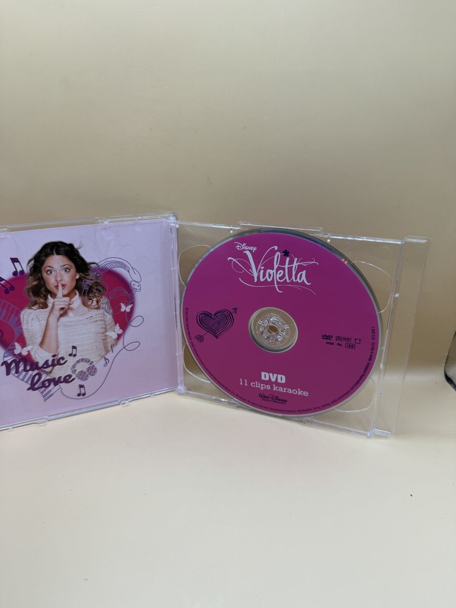 Violetta – L’album de la saison 2 CD + DVD Disney (D'occasion) à Genève ...