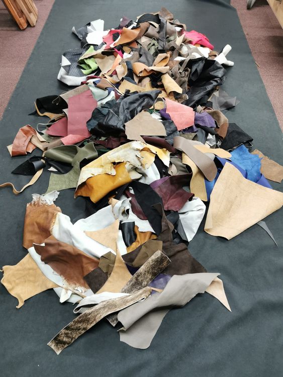 Lederresten, Leder, Sattler, Bastelleder (Gebraucht) in Lausen für CHF ...