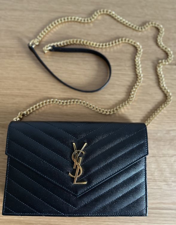 CASSANDRE ENVELOPE CHAIN WALLET IN GRAIN DE POUDRE LEATHER | Kaufen auf ...