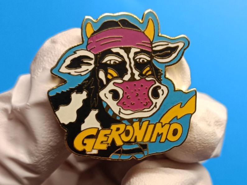 Pin Kuh Geronimo - Box 39 (Gebraucht) in Köniz für CHF 1 – mit ...