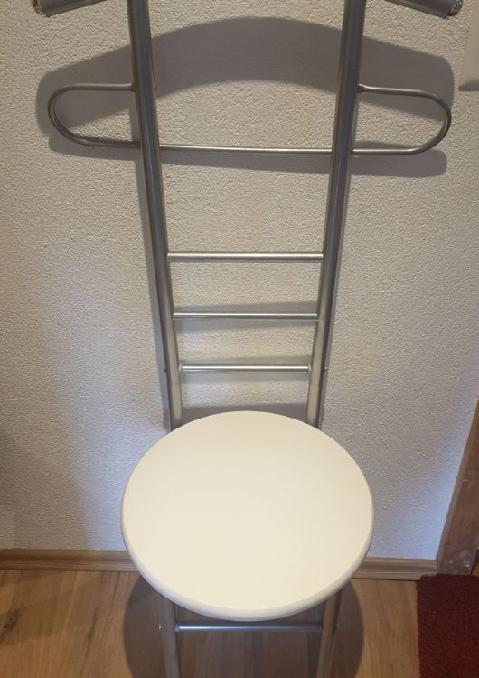 Kleiderständer mit Sitzgelegenheit | Kaufen auf Ricardo