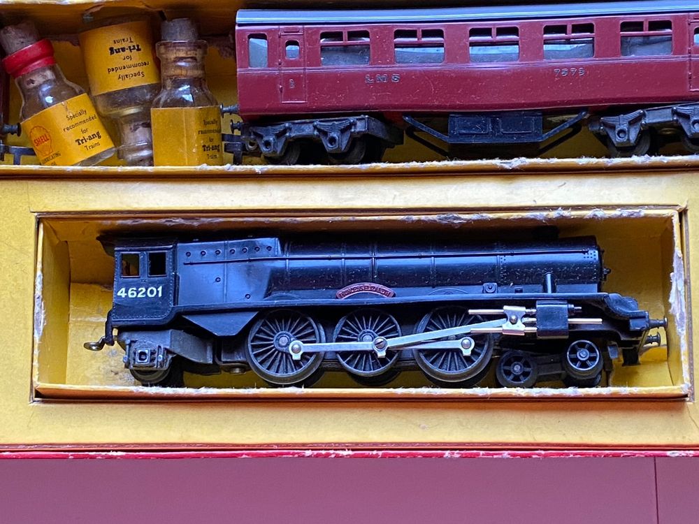 Tri Ang Zug mit Gleisen und Bleifiguren 1950-1952 (Gebraucht) in Grabs ...