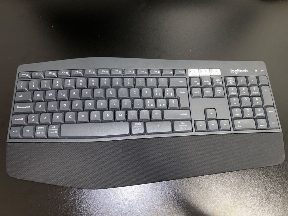 Logitech K850 Wireless Keyboard CH (Gebraucht) in Kriens für CHF 20 ...