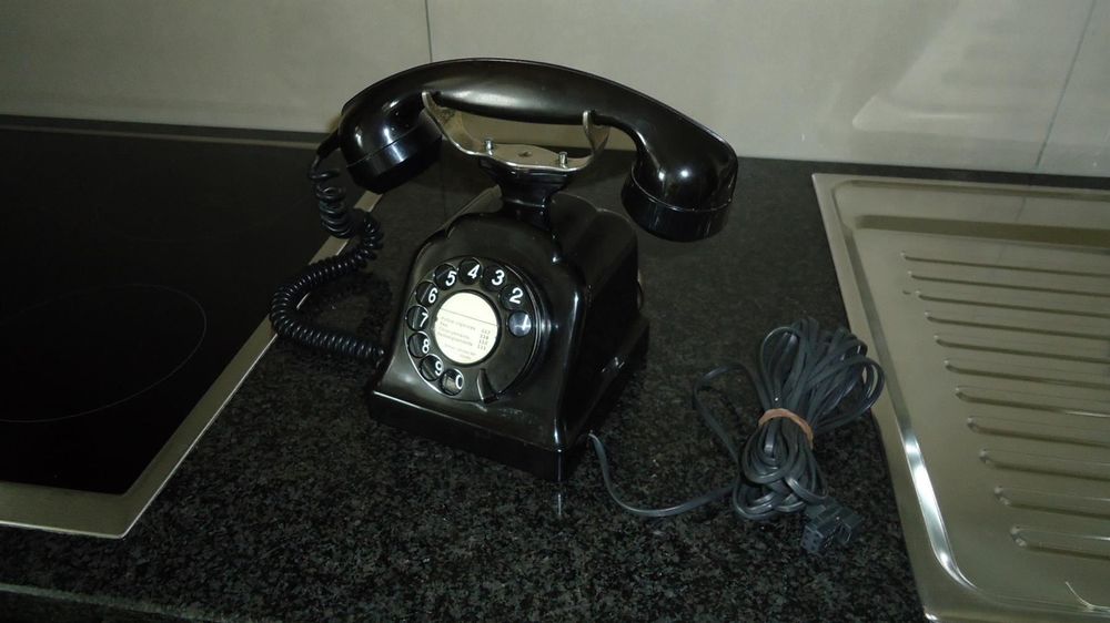 Téléphone ancien très bel deco Telefon b (Défectueux) à Lausanne pour ...