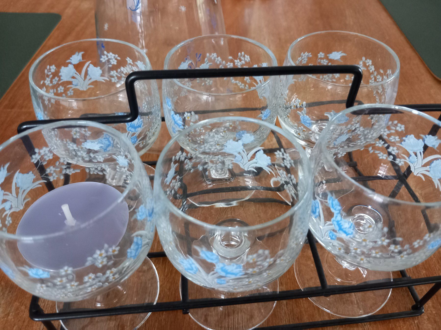 ACHT ANTIKE SCHNAPS GLESLI MIT KARAFFE/ /TEELICHTLI (Gebraucht) in ...