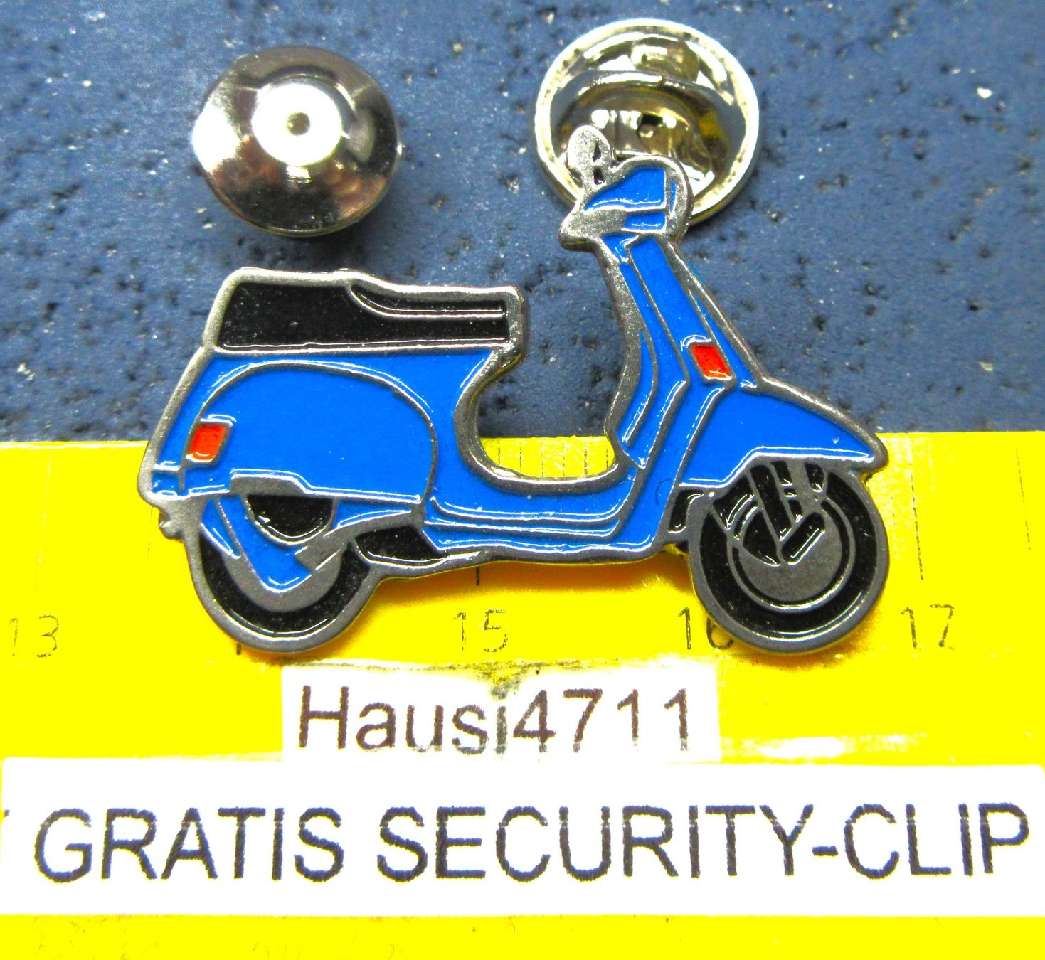 MOTORROLLER SCOOTER BLAU PIN GEPRÄGT MIT SECURITY-CLIP (Gebraucht) in ...