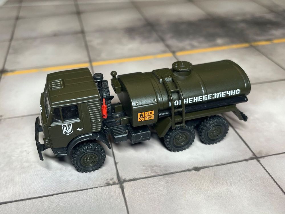 Kamaz Tanker Ukraine Army 1/87 (Neu und originalverpackt) in Hochfelden ...
