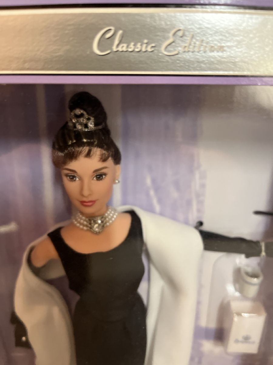 Audrey Hepburn Barbie „Breakfast at Tiffanys“ neu & OVP! (Neu (gemäss ...