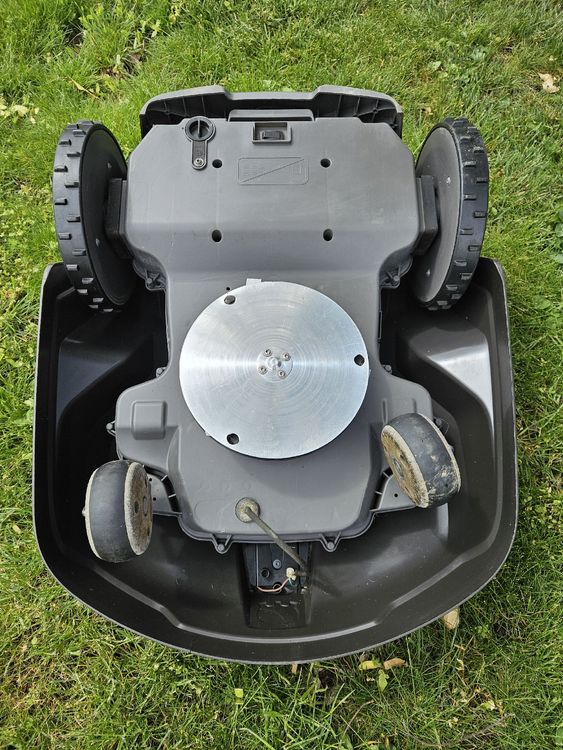 Husquarna Automower 320 mit Garage als Dockingstation | Kaufen auf Ricardo