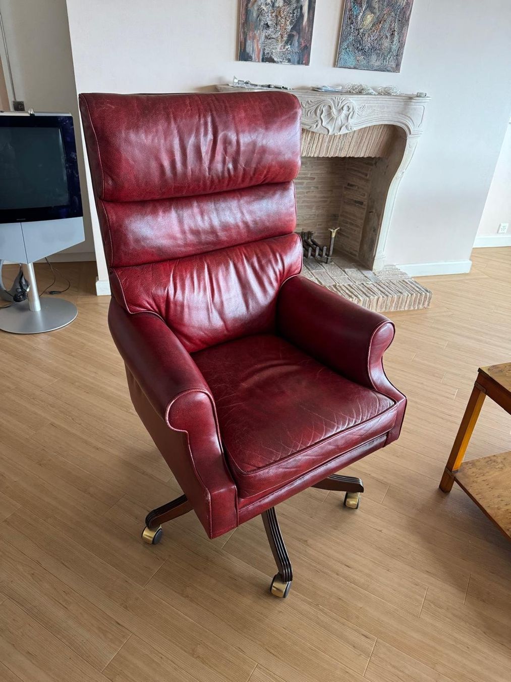 Fauteuil de bureau en cuir rouge bordeaux, pivotant (D'occasion) à ...