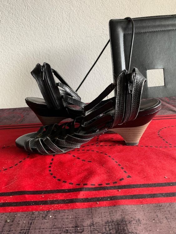 Sandales à talons noires Gr.39 (Gebraucht) in Chézard-St-Martin für CHF ...