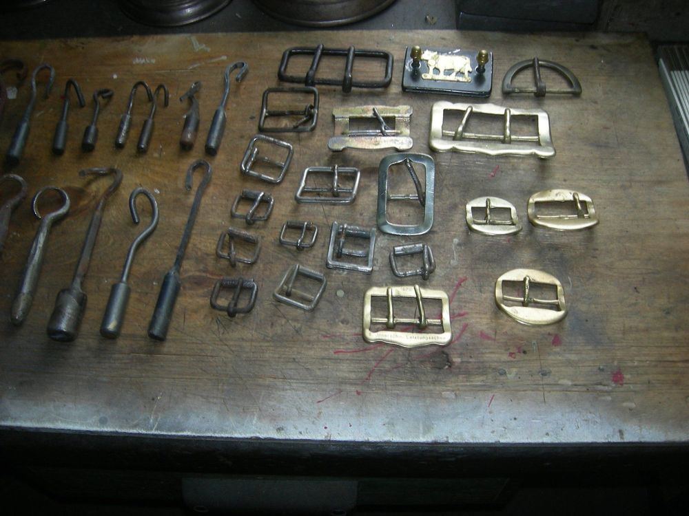 Klöppel Riemenschnallen Messingbeschläge (Gebraucht) in Schänis für CHF ...