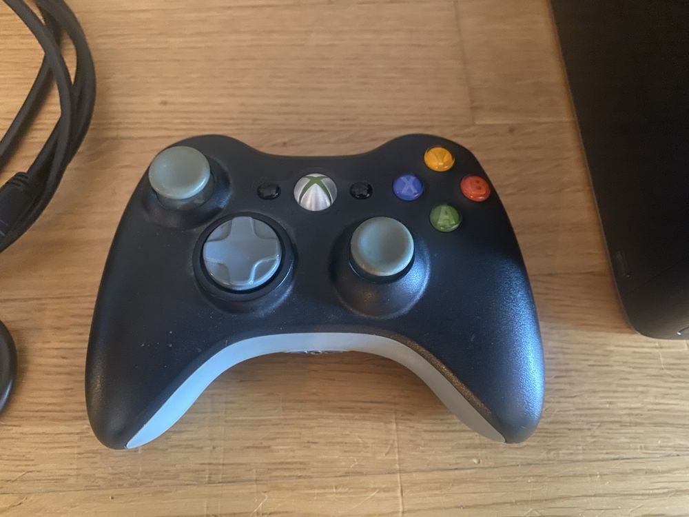 Xbox 360 Slim 250GB inkl. Controller & Kinect-Kamera (Gebraucht) in ...