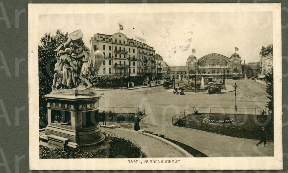 AK Basel BS Bundesbahnhof, Tram, beflaggt, belebt ≈ 1928 (Gebraucht) in ...