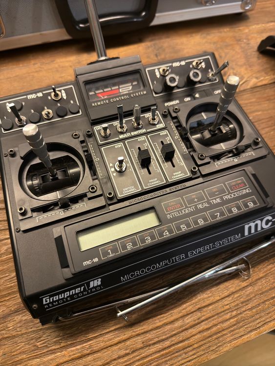 Graupner MC18 Fernsteuerung mit Senderpult und Alu-Koffer (Gebraucht) in Kloten für CHF 98.5 ...