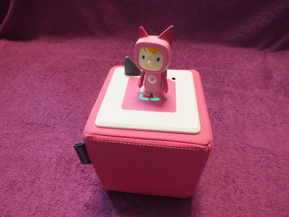 Toniebox Starterset + 6 Tonies Figuren + Regal Top ! (Gebraucht) in ...