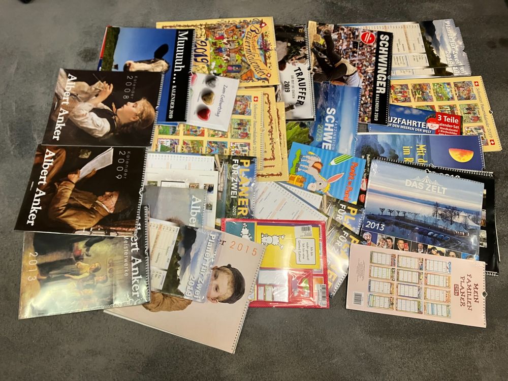 Posten neuer abgelaufener Kalender und Agendas ab 1.-Fr. (Neu (gemäss ...