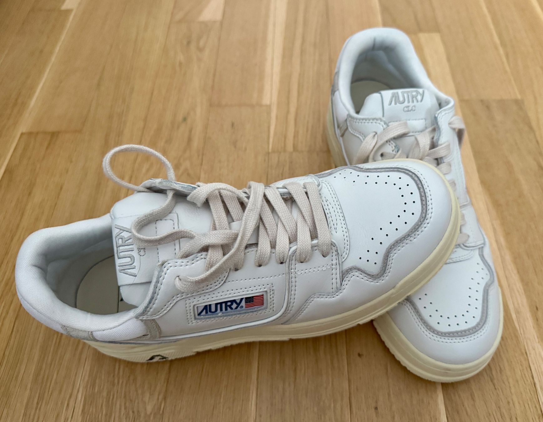 AUTRY CLC Low retro Sneaker Weiss in d.G. 42 NEUWERTIG (Gebraucht) in ...