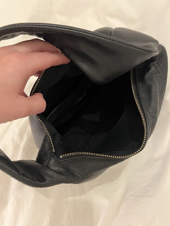 Sac COS en cuir noir (Gebraucht) in Genève für CHF 21 – mit Lieferung ...