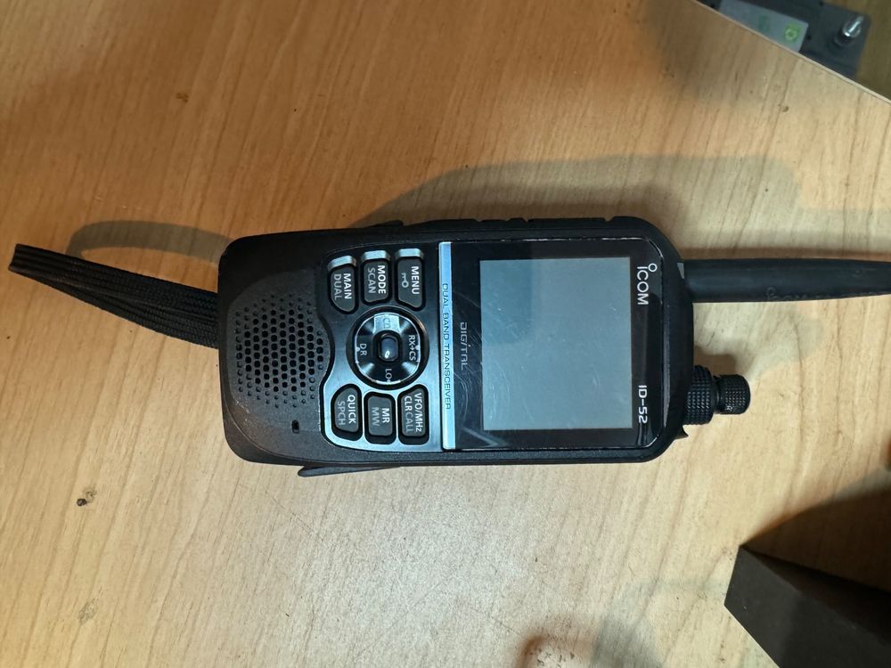 Icom ID52E Neuwertig (Gebraucht) in Waldenburg für CHF 390 – mit ...