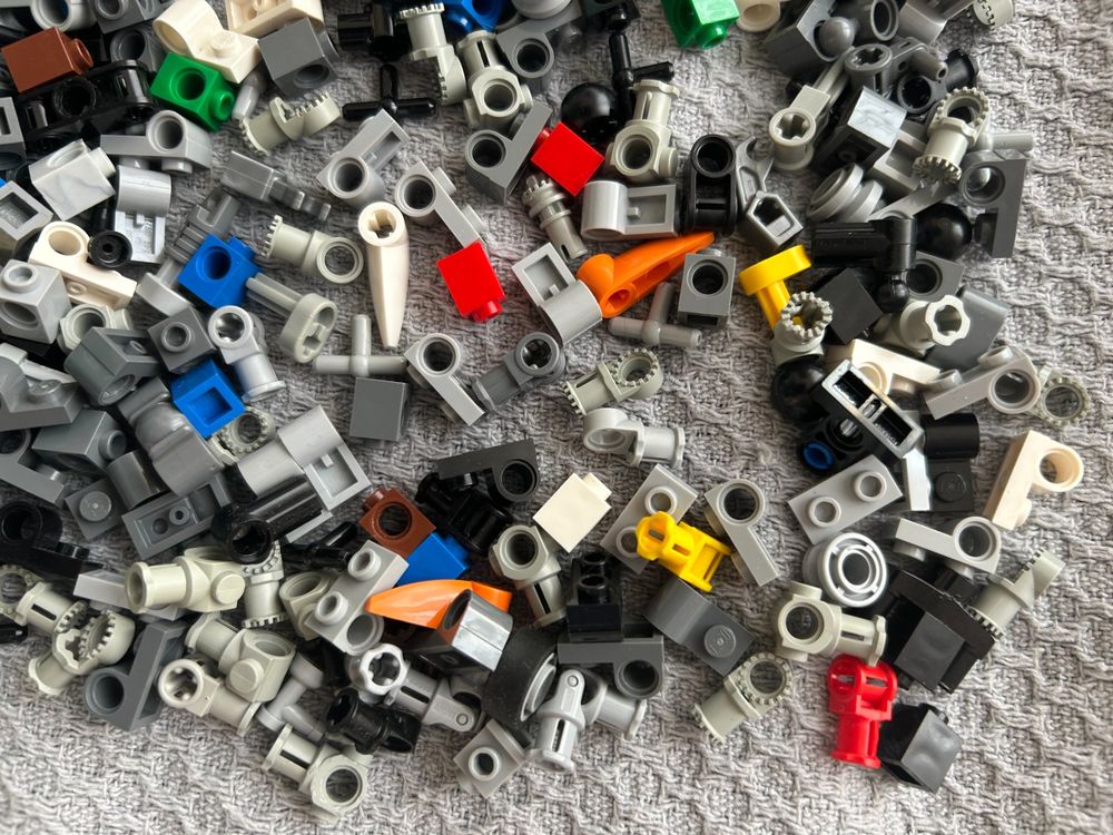100 Gramm kleine kleinste speziel Lego Technik Teile ab 1 .- (Gebraucht) in Volketswil für CHF 2 ...