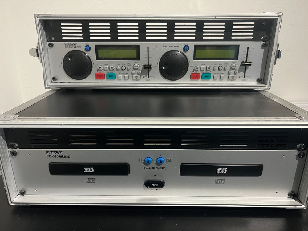 DJ Doppel-CD Player / Disco Tech CD-690 und ein Mixer (Gebraucht) in ...