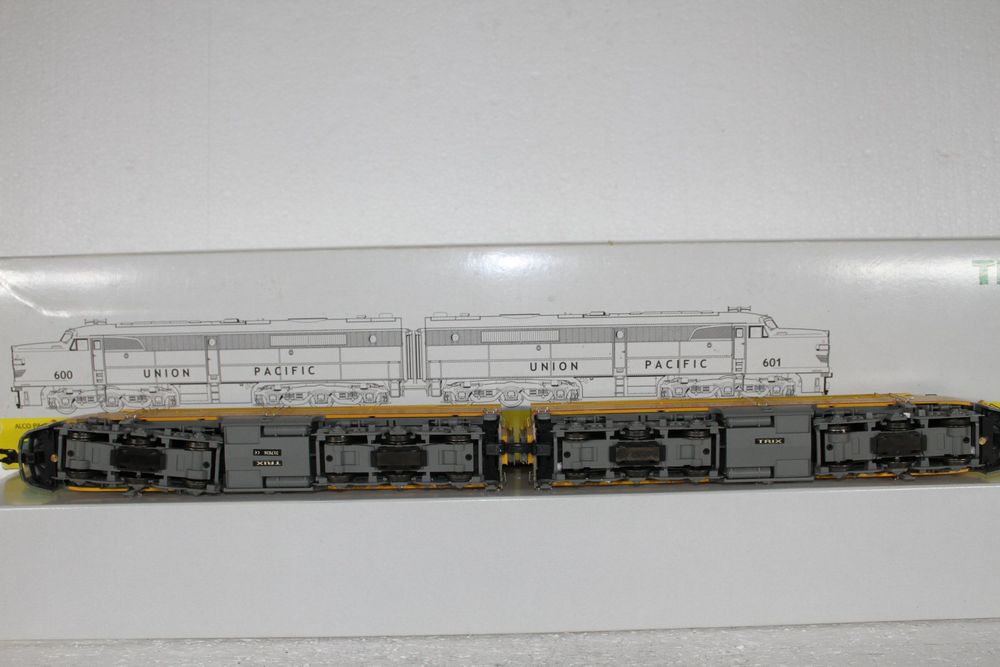 Trix 22805 Reihe 600 (UP) PA-1 ALCO Doppeltraktion Diesellok | Kaufen ...