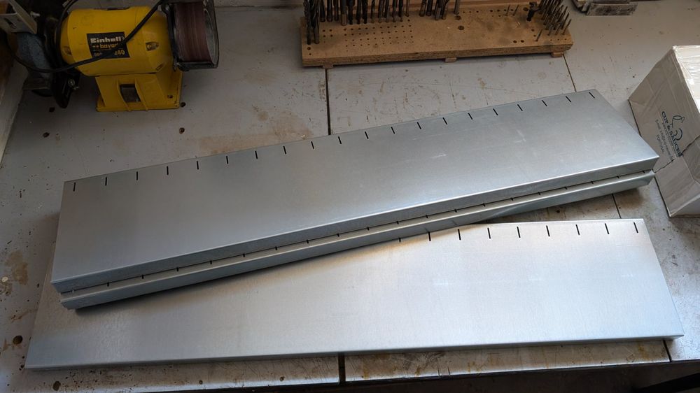 ERREX Metalltablar geschlitzt 3x - 3 Plateaux striés (Gebraucht) in ...