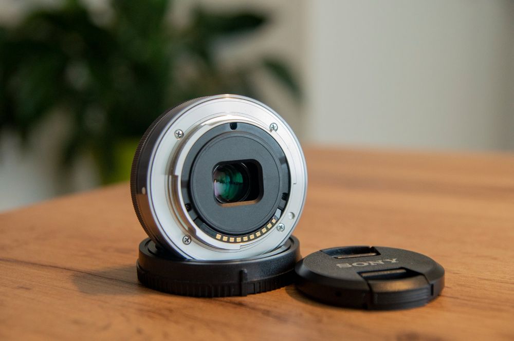 Sony 16mm f/2.8 pancake prime lens for Sony APS-C format (Gebraucht) in ...