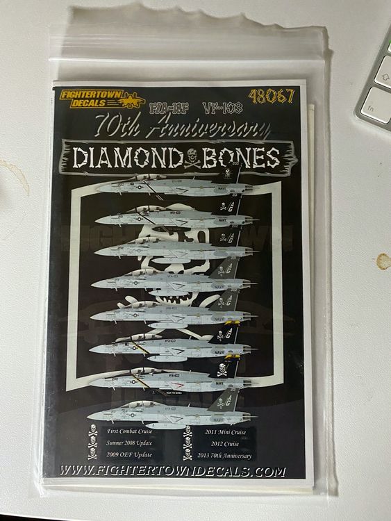 1/48 F/A-18F VF-103 DIAMOND AND BONES FIGHTERTOWN DECALS (Gebraucht) in ...