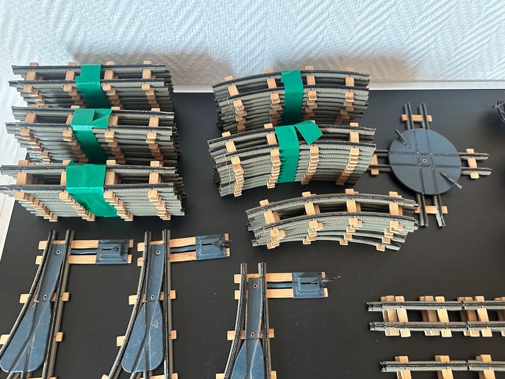 Biller Bahn Konvolut: Gleise, Weichen, Waggons, Lokomotive! (Defekt) in ...