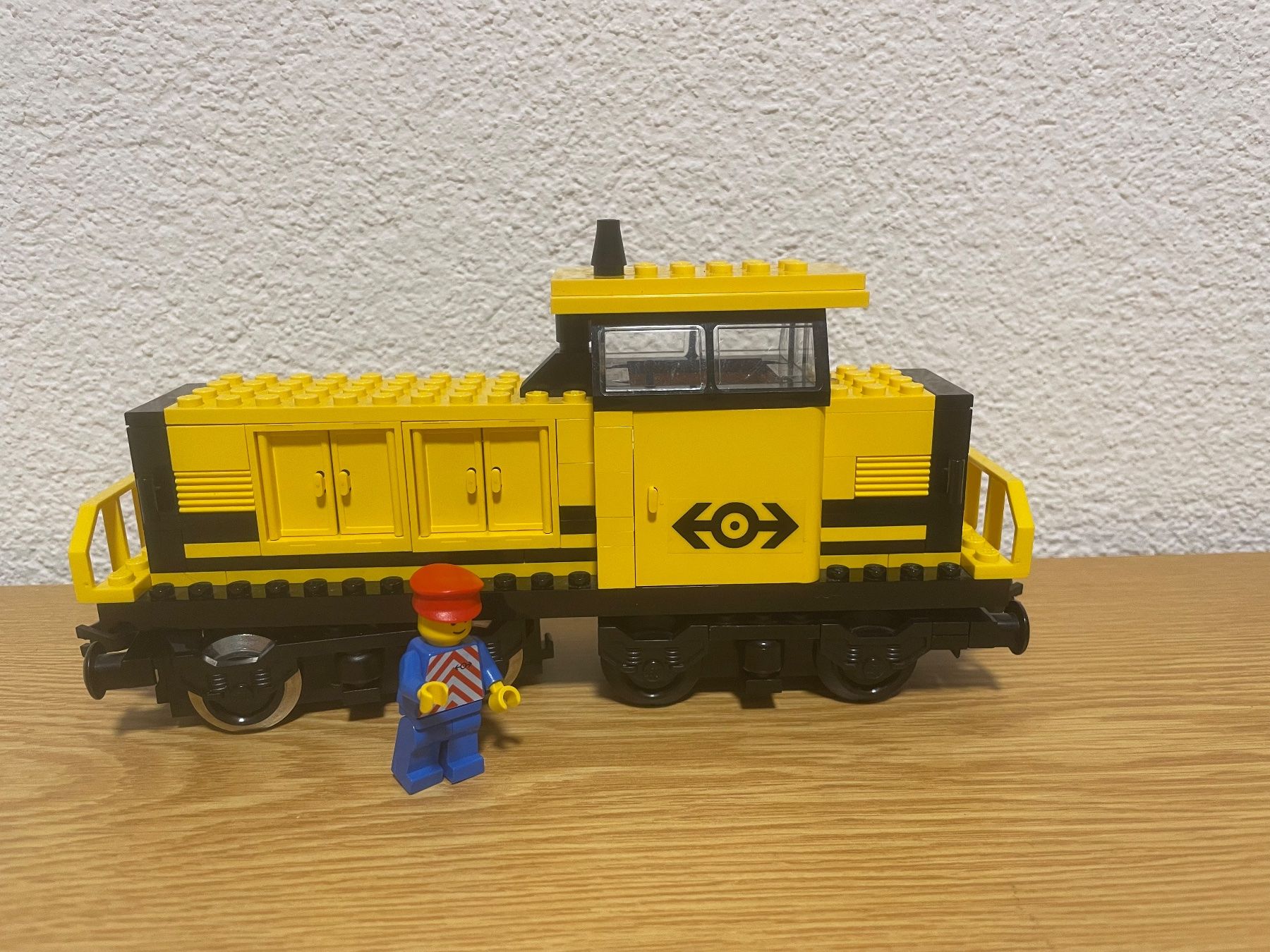 Gelbe Güterlokomotive 4564 /9V vollständig (Gebraucht) in Mühlau für ...