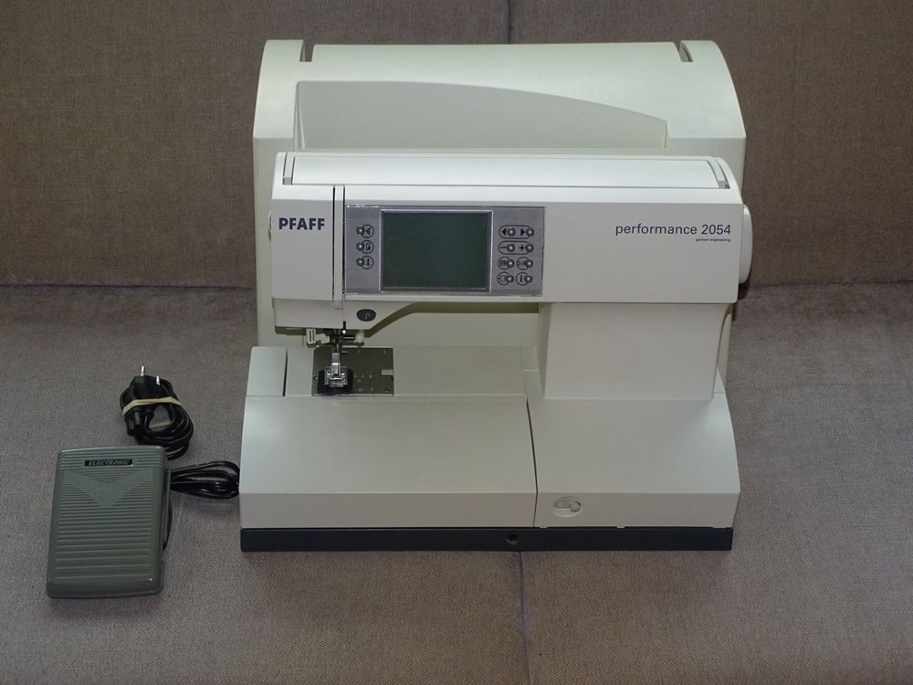 Pfaff Performance 2054 mit neuem Fussanlasser (Defekt) in Hirzel für ...