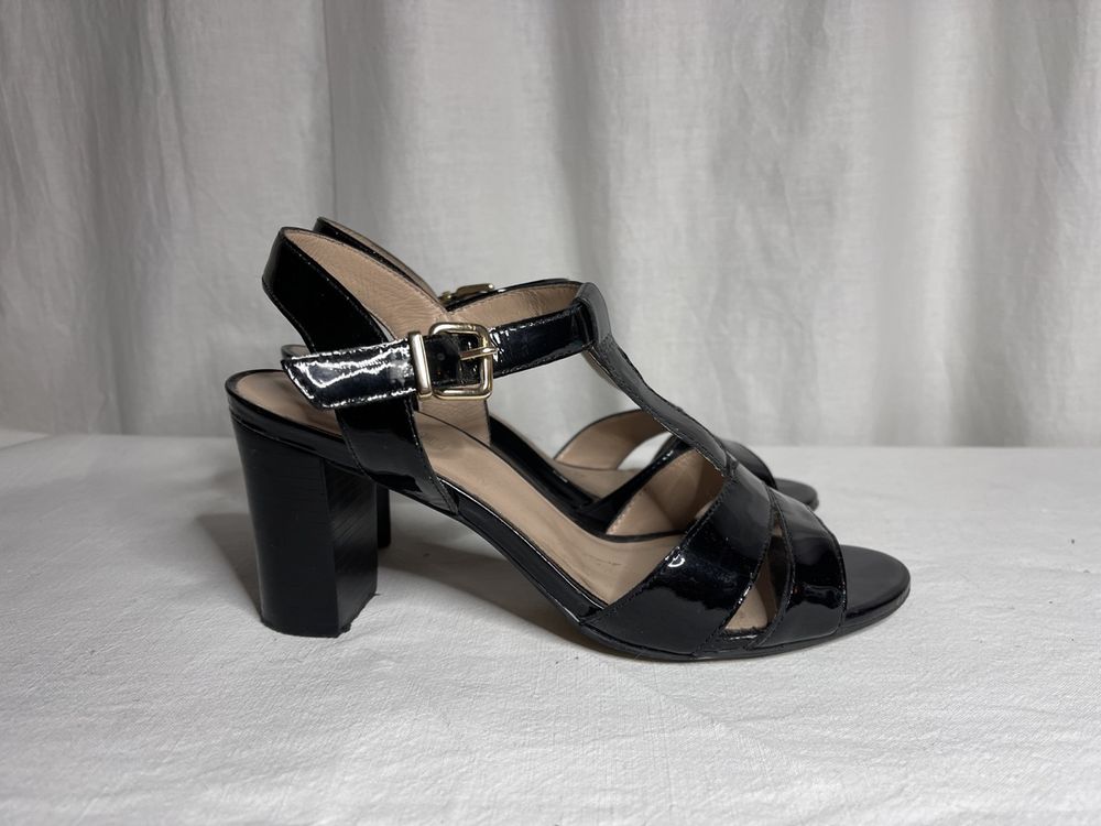 Sandalen Minelli Leder 37 (Gebraucht) in Aarau für CHF 16 – mit ...