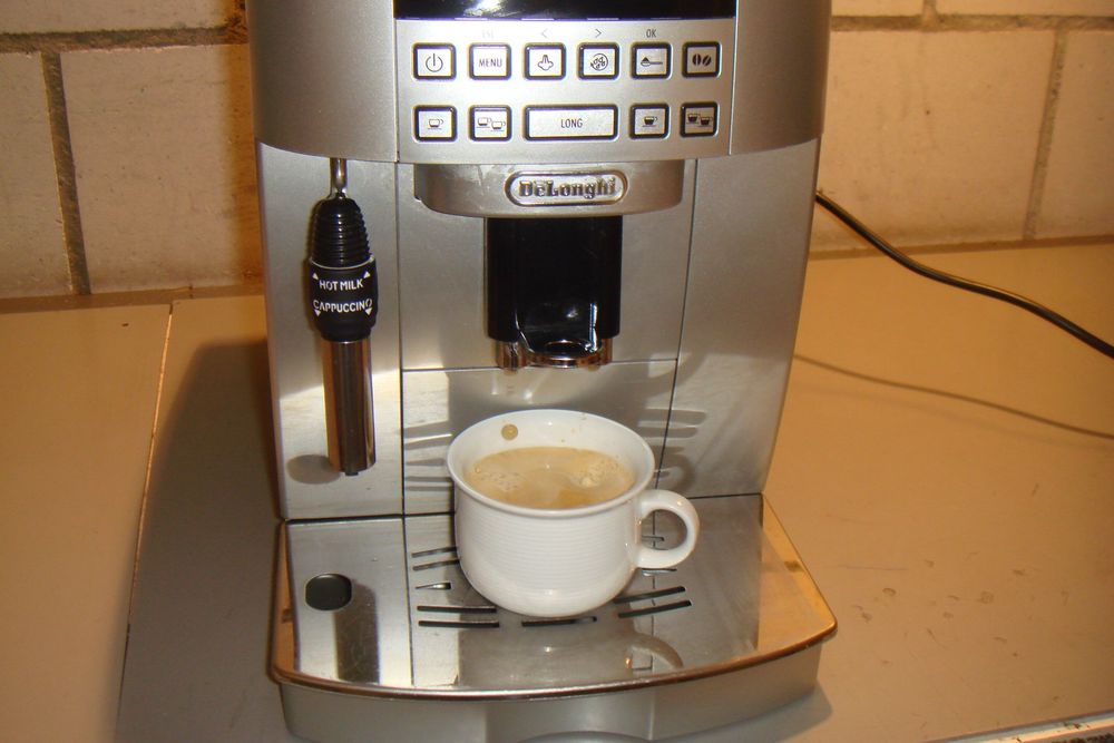 Kaffeeautomat De`Longhi mit 3 Monate Garantie (Gebraucht) in ...