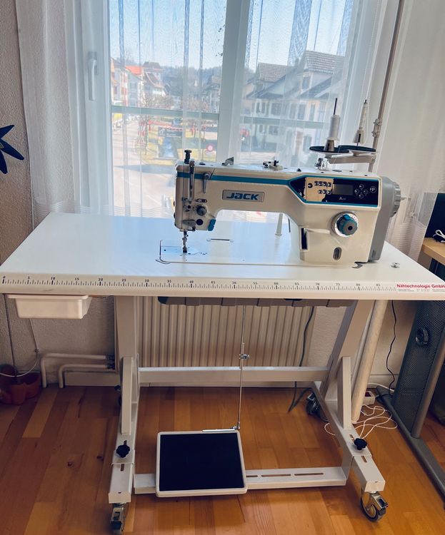 Jack A6F Industrienähmaschine mit Nadeltransport - Gebraucht (Gebraucht) in Buttisholz für CHF ...
