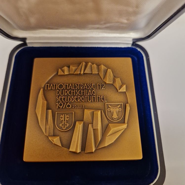 Medaille Durchschlag Seelisbergtunnel 1976 (Gebraucht) in Stans für CHF ...
