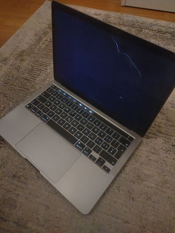 Macbook Pro 2022 -16GB /256GB/M2 - damaged screen for parts (Defekt) in ...