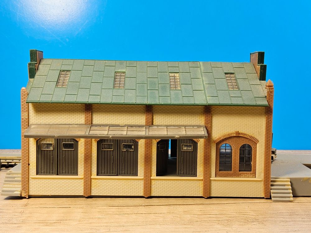 Güterschuppen von Faller _ und _ Stellwerk von Kibri Spur N (Gebraucht ...