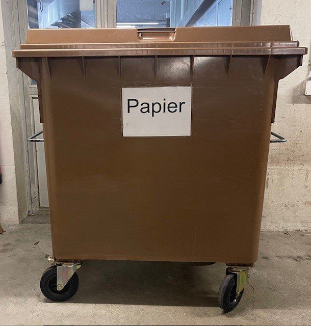 Container 660 Liter (Gebraucht) in Ebikon für CHF 1 – nur Abholung auf ...