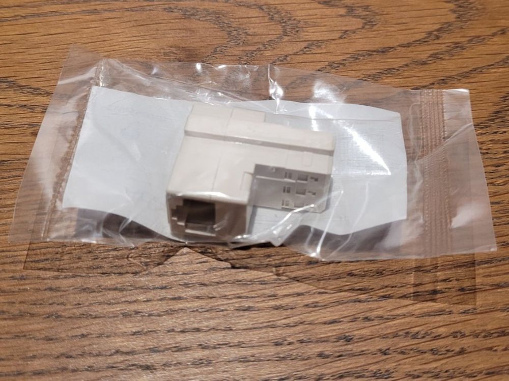 Swisscom Adapter TT83/RJ45 (Neu und originalverpackt) in Stachen für ...