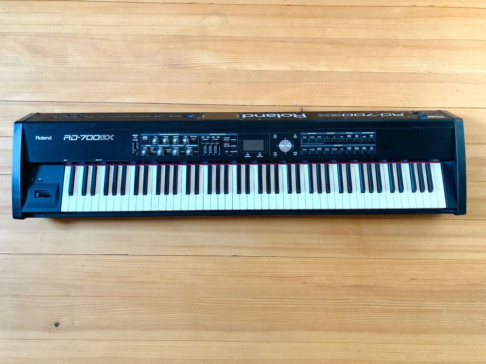 Roland RD-700 GX Stage Piano (occasion) | Kaufen auf Ricardo