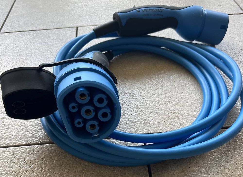 Menekes 1-phasiges Ladekabel (Gebraucht) in Meilen für CHF 40 – nur ...
