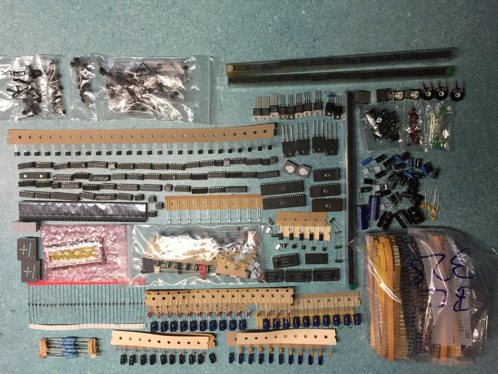 Lot de composants electronique (Neu und originalverpackt) in Le Fuet ...