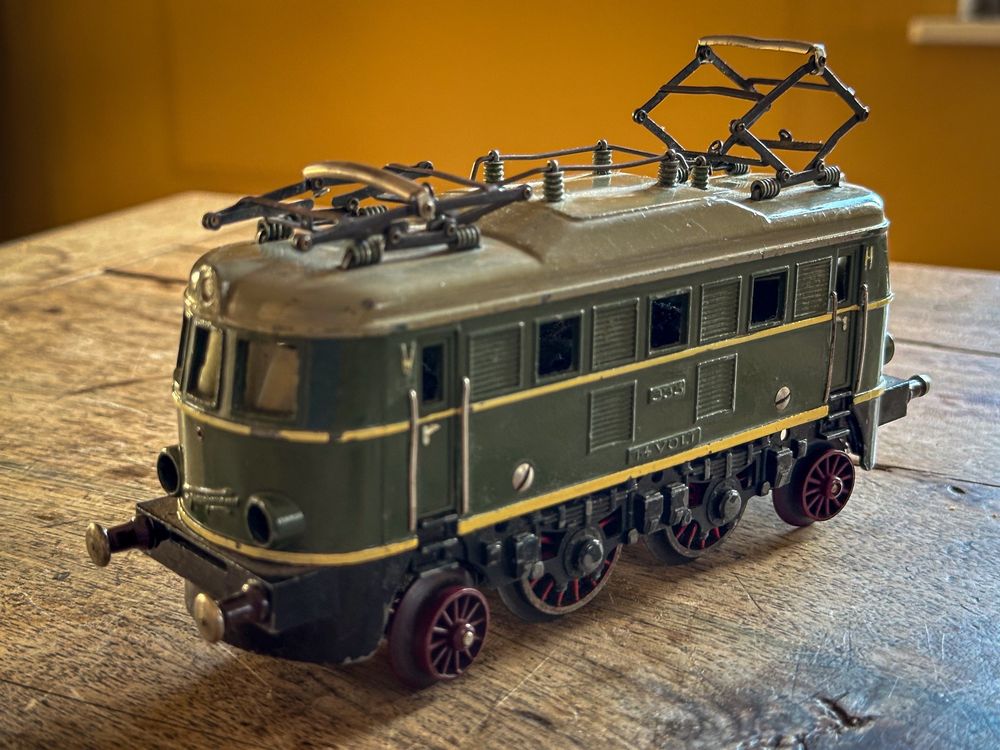 Fleischmann E-Lok 335 grün mit alten SBB Wagen Spur 0 (Defekt) in Zug für CHF 68 – mit Lieferung ...